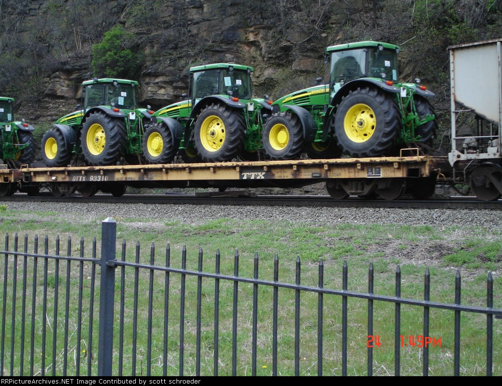 OTTX 93310 Flatcar w/John Deere Tractors EB
